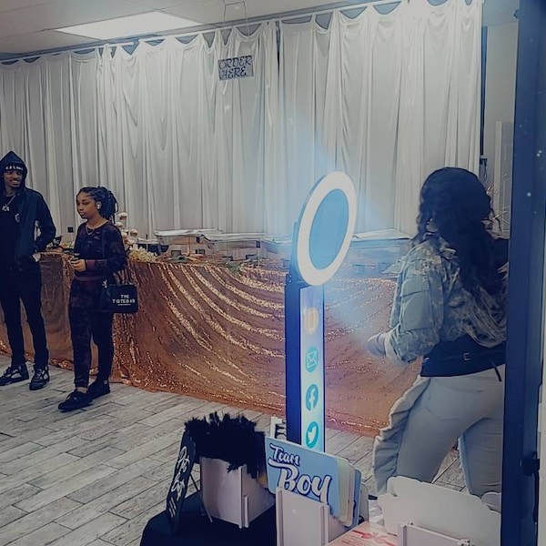 IPad Digital Photo Booth With Roaming Ring Light With a Free Flight ...