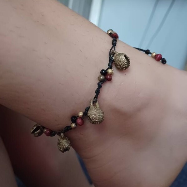 Puca Shell Necklace. Square Puca Shells Beads Strung on Wire. Silver ...