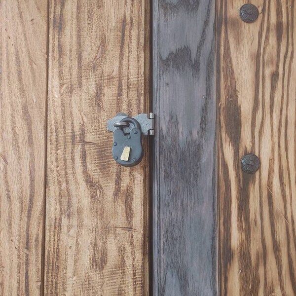 SMALL CAST IRON Rustic Vintage Old Style Safety Hasp and Staple Latch ...