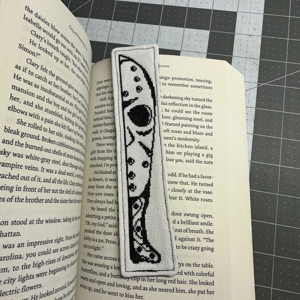 Weapons of Maniacs Cross Stitch Pattern DMC Needlepoint Embroidery ...