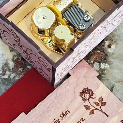 Aromatic Red Cedar Windup Music Box W/velvet Tray la - Etsy