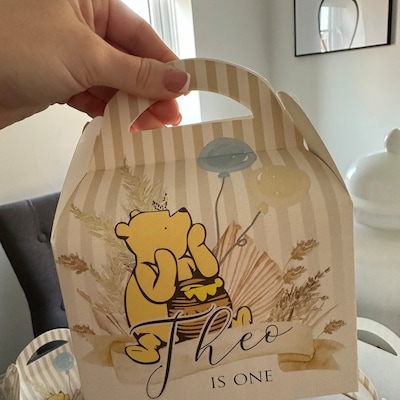 Winnie the Pooh Classic Floral Personalised Childrens Party Box Gift ...