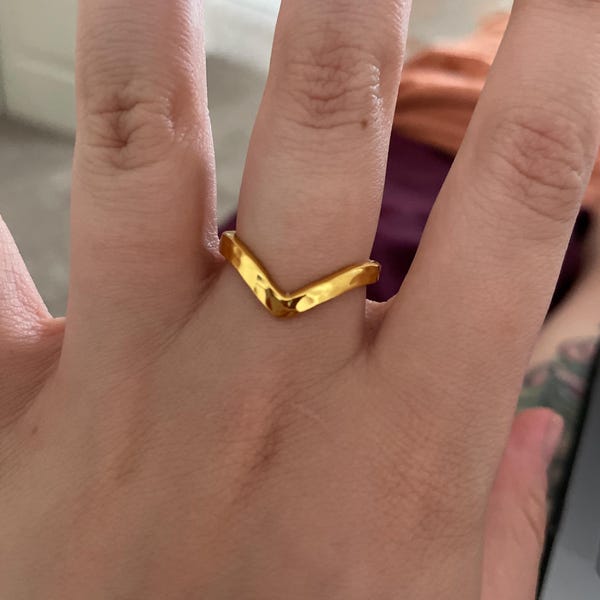 Gold Filled Hammered Chevron Ring | V Shape Curved Wedding Band ...