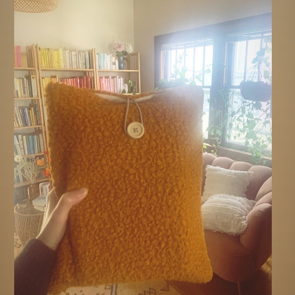 Boucle Book Sleeve, Winter Book Cover, Padded Book Pouch, Book Lover ...