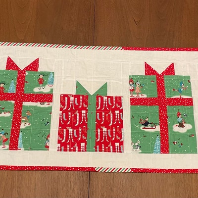 Christmas Present Table Runner PDF Pattern - Etsy
