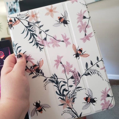 Bee iPad Case 6th Gen Floral Girl iPad 9.7 2018 Cute Flowers iPad Pro ...