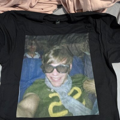 Louis Tomlinson Movie Theatre Selfie Meme T-shirt Cursed One - Etsy