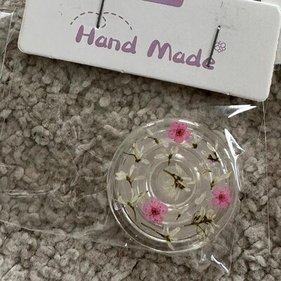 Dry White Baby's Breath Phone Grip Holder, Dry Pressed Real Flower Phone Holder, Handmade Resin ...