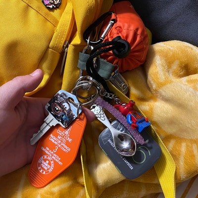 Retro-look Jurassic Park Isla Nublar Raptor Pen Key Tag - Etsy