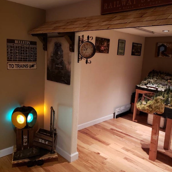 To the Trains Right Hand Pointer Sign Vintage Look Model Train Sign ...