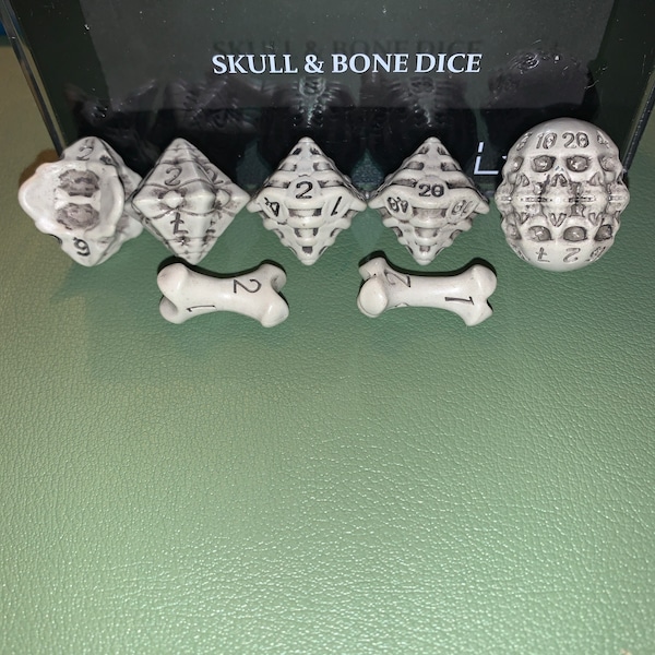 DND Decor - 7 Piece Wooden Dice Outline Wall Decoration - Dungeons and ...