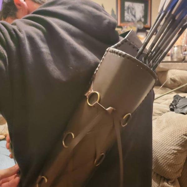Semicircular, Back Quiver With Rings and Laced Edges - Etsy