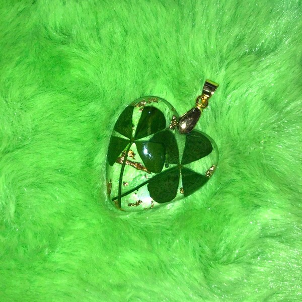 Real Four Leaf Double Clover Heart Resin Shamrock Gold Tone Pendant ...