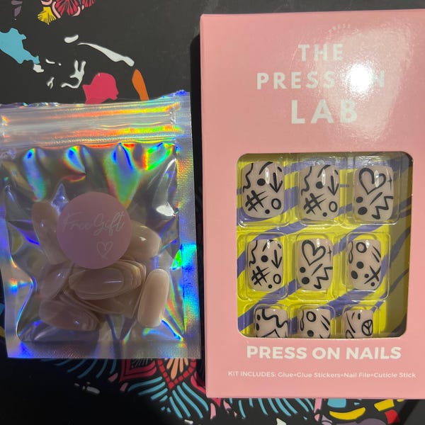 24 Pcs Floral Checkerboard Press-on Nail Set/ Almond Shape - Etsy