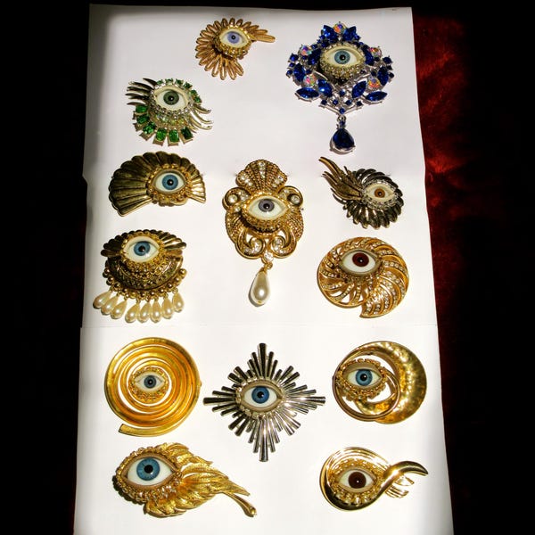 Sea Urchin Wink - Gold Tone Eyeball Brooch Pin - Etsy