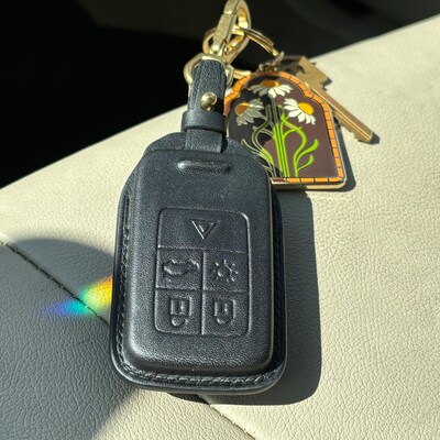 Customized Leather AirTag Keychain Holder Engraved AirTag Cover for ...