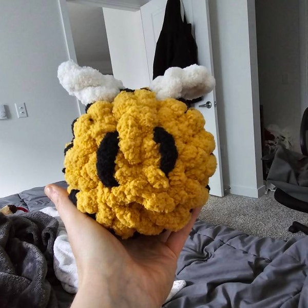 Hand Knit MINI Bee Pattern, BEGINNER Video Tutorial, Learn How to ...