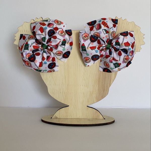 Pigtail Display. Head Stand Girl Puff Pigtail Silhouette. Showcase ...