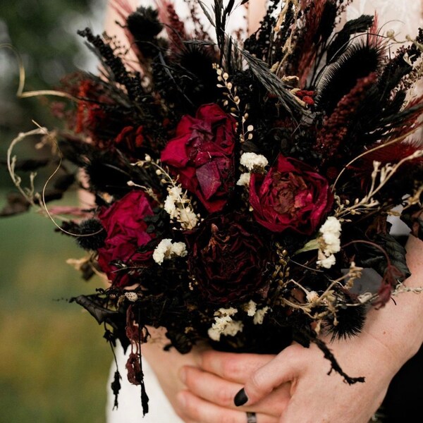Victorian Gothic Bridal Bouquet Arrangement Black Thistle Linen White ...