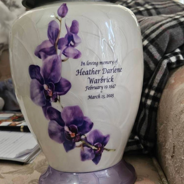 Black Glossy Teardrop Metal Cremation Urn in Medium Size (6 Inches/ 15 ...