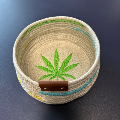 Marijuana Cannabis Leaf Embroidery Design in 2x2 3x3 4x4 and 5x7 Sizes ...