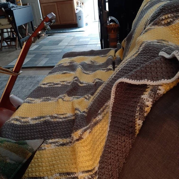 U of M Wolverine Gift Idea, Soft Cozy Afghan Throw Blanket, University ...