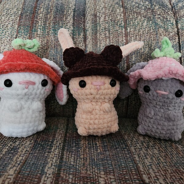 Low Sew Bunnies Wearing Hats Crochet Pattern (low Sew Bunny Crochet ...