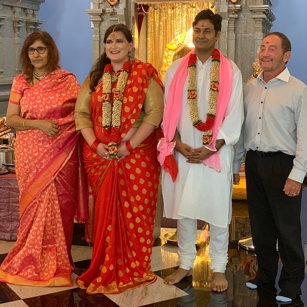 Lord Ganesh With Riddhi & Siddhi. Ganesha Blessing Hindu God Statue ...
