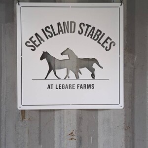 Round Farm Scene Welcome Metal Sign - Etsy