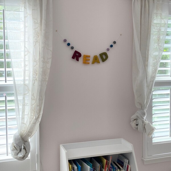 Read Sign Read Garland Banner in Rainbow - Etsy