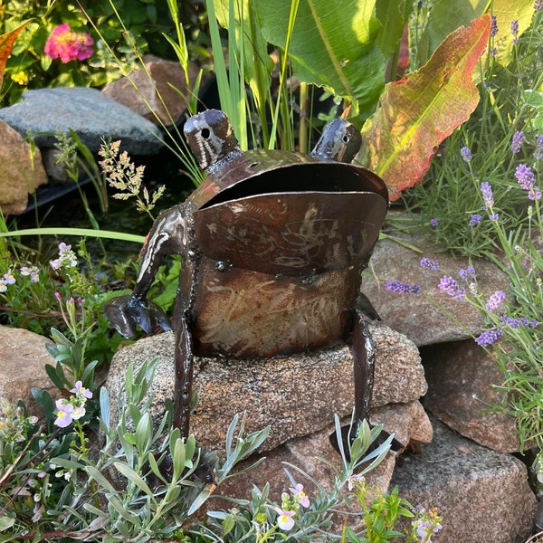 Metal Frog Garden Ornament Pond Sculpture Art - Handmade Recycled Metal ...