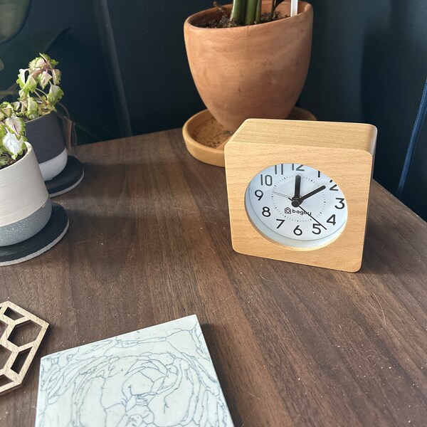 Wooden Quiet Analog Silent Alarm Clock, Natural Wood, Minimalist Design ...