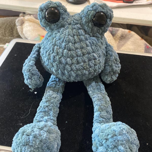 Frank the Froggy Crochet Pattern- Frog With Floppy Legs and Arms - Etsy