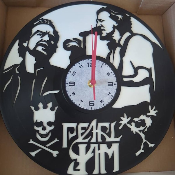 Upcycled Vinyl Record LP Clock - Etsy