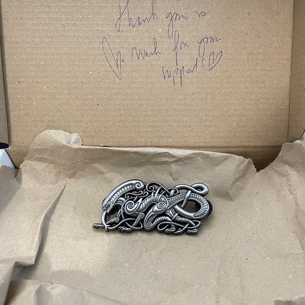 Knotwork Xenomorph 3D Metal Pin - Alien Monster Celtic Viking Gripping ...