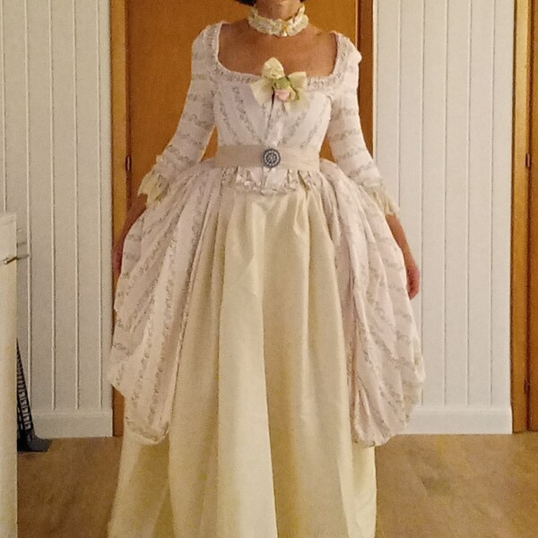 Robe a La Polonaise 18th Century Women's Cotton Pattern Dress ...