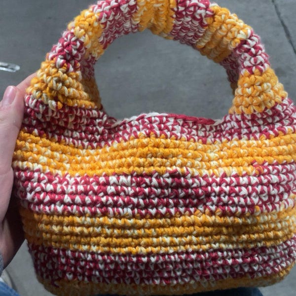 EASY Crochet Handbag Pattern + Guiding Pictures - Trendy Mini Handbag ...