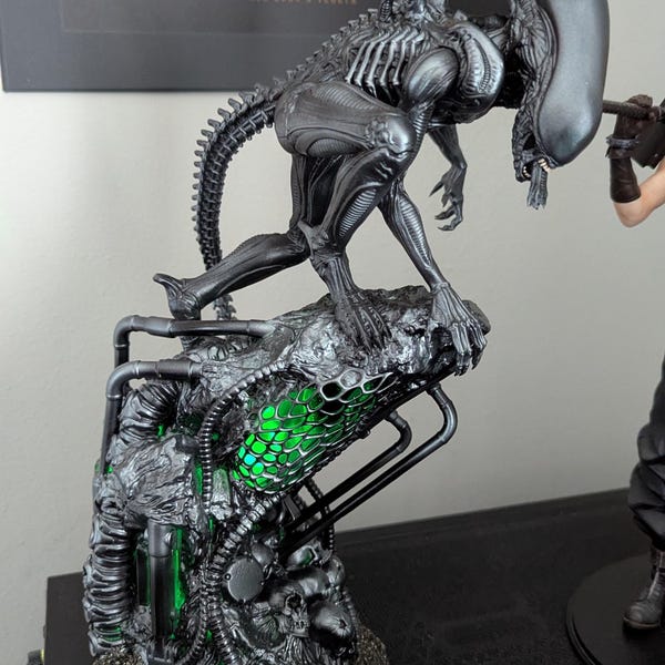 Alien Statue, Xenomorph Figure Limited Edition With LED and Base, Alien ...