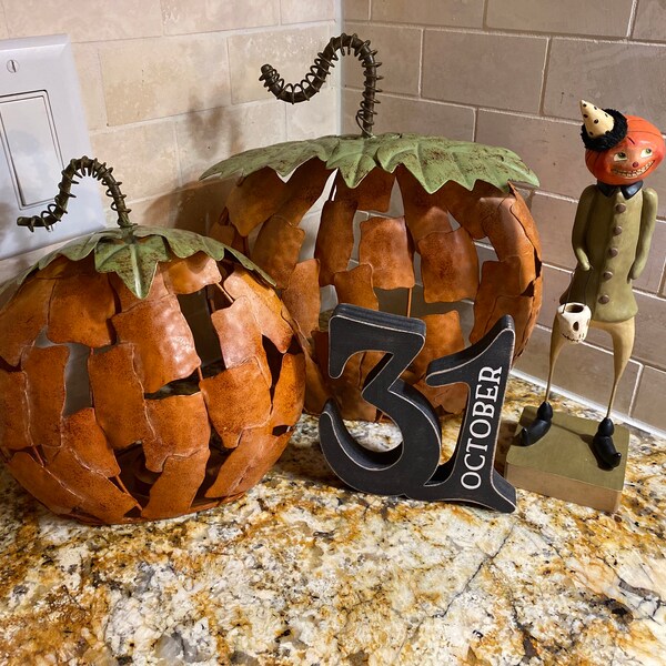 October 31 - Halloween Tiered Tray Decor - Etsy