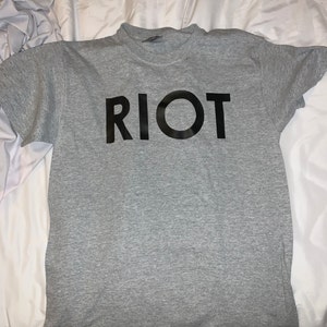 Mac's RIOT T-shirt It's Always Sunny in Philadelphia New Grey T-shirt ...