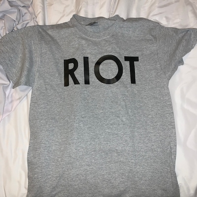 Mac's RIOT T-shirt It's Always Sunny in Philadelphia New Grey T-shirt ...