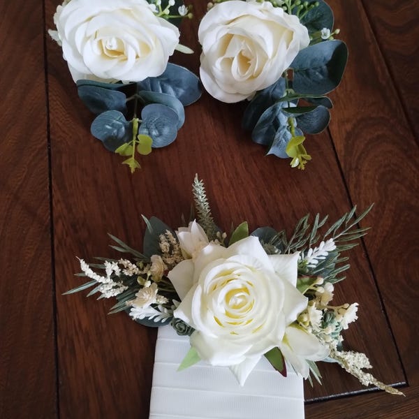 Rustic Inspired Wedding Table/registrar Arrangement in Ivory and Sage ...