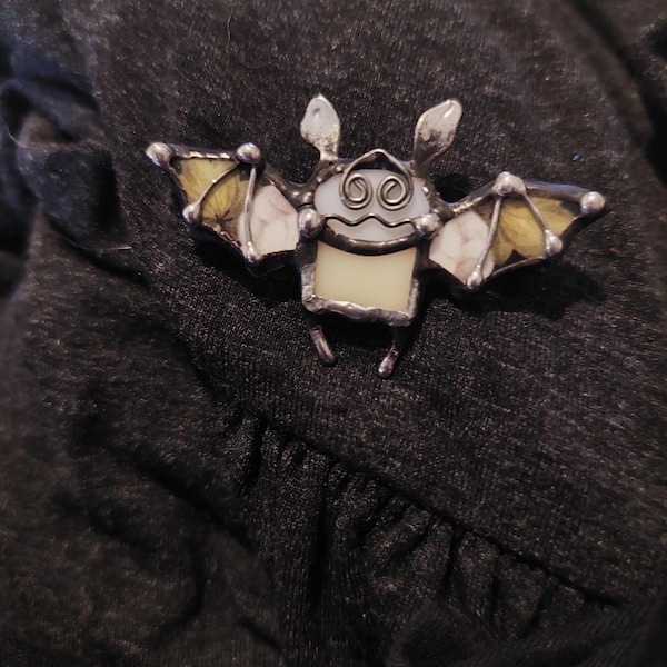 Brooch Stained Glass Bat, Broken China, Handmade, Halloween, Gift, for ...