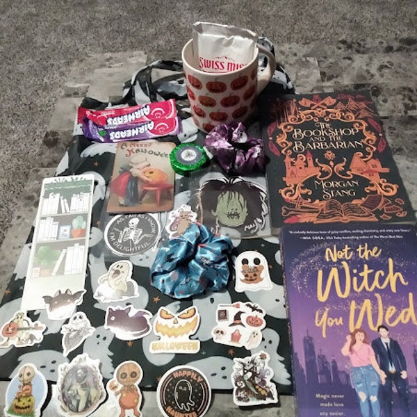 Spooky Halloween Book Lovers Box - Etsy
