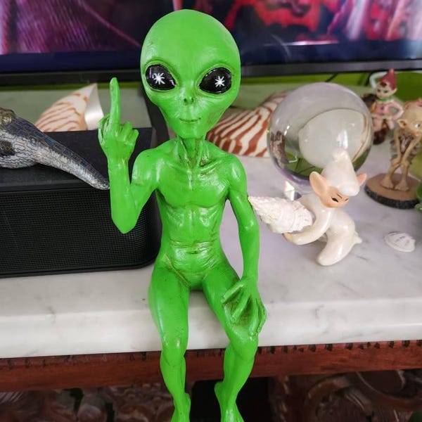 Rude Alien Statue “flipping the Bird” 10″ H Shelf Sitter ...