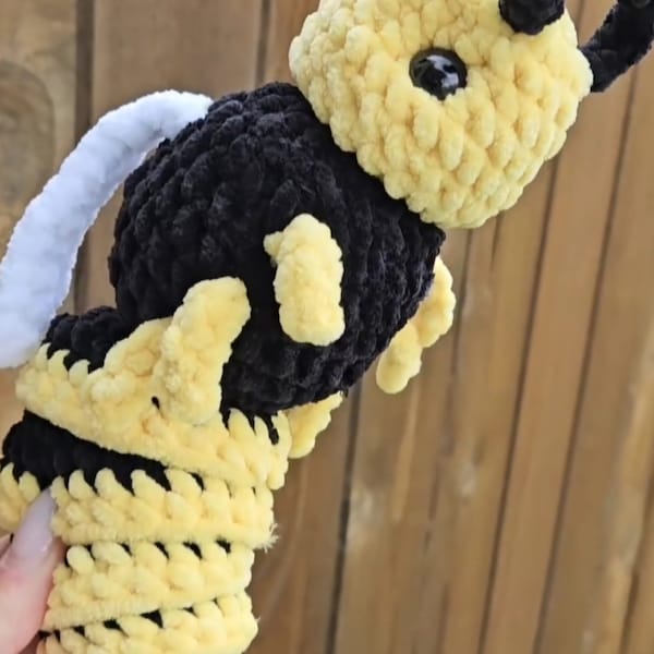 Crochet PATTERNS: Amanda the Bee & Willow the Wasp (english/français ...