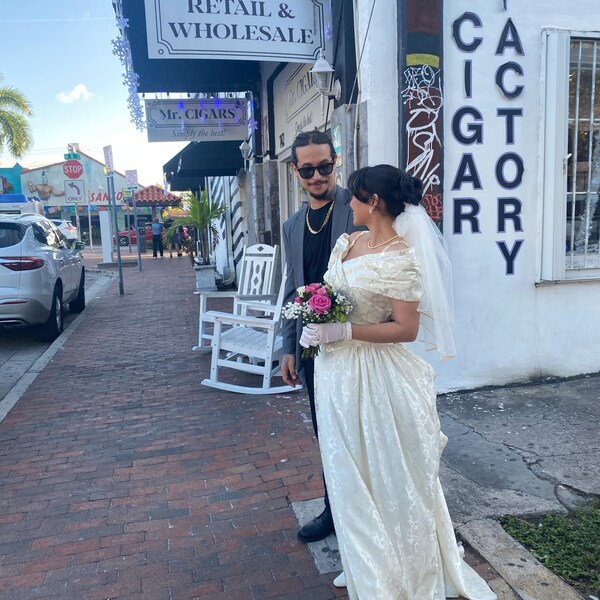 Simple, Elegant and Understated Gown by Allure Bridal Size 6/8 - Etsy