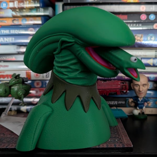 Xenokermit Bust: Alien Xenomorph Kermit Mashup - Etsy