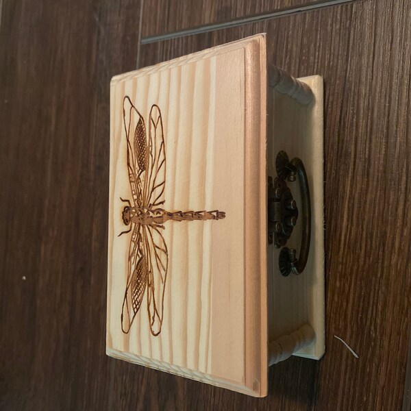 Dragonfly Latched Wooden Box : Free Engraved Personalization ...