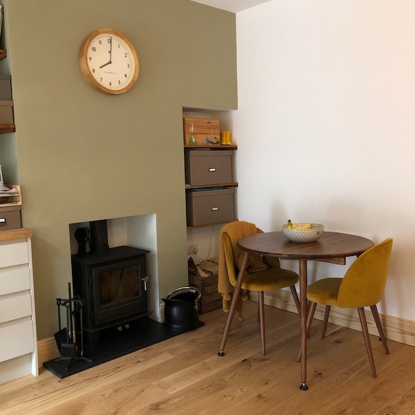 Extending Extendable Round Dining Table, Circular, Wooden Legs, Solid ...